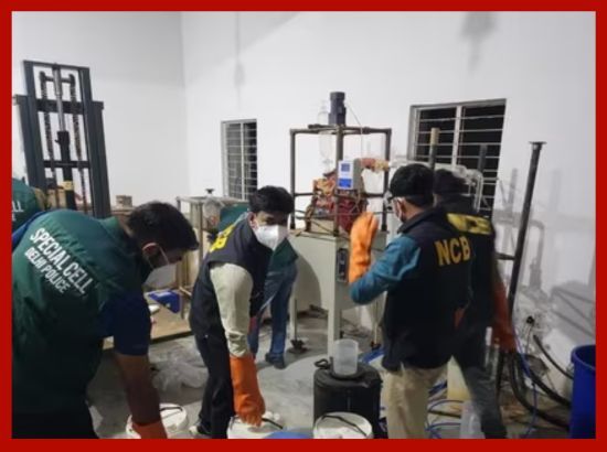 ਗ੍ਰੇਟਰ ਨੋਇਡਾ 'ਚ NCB ਨੇ ਗੁਪਤ ਪ੍ਰਯੋਗਸ਼ਾਲਾ ਦਾ ਪਰਦਾਫਾਸ਼ ਕੀਤਾ, 5 ਲੋਕ ਗ੍ਰਿਫਤਾਰ | NCB busted secret ...