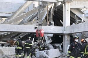 5 workers died due to beam collapse
